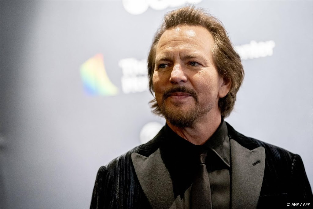 Eddie Vedder geeft gratis gitaren weg aan jonge muzikanten uit Hawaï