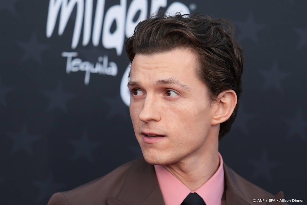 Tom Holland dronk soms hele minibar leeg