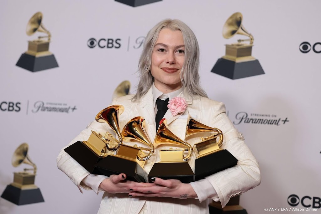 Phoebe Bridgers geeft concert in Ziggo Dome