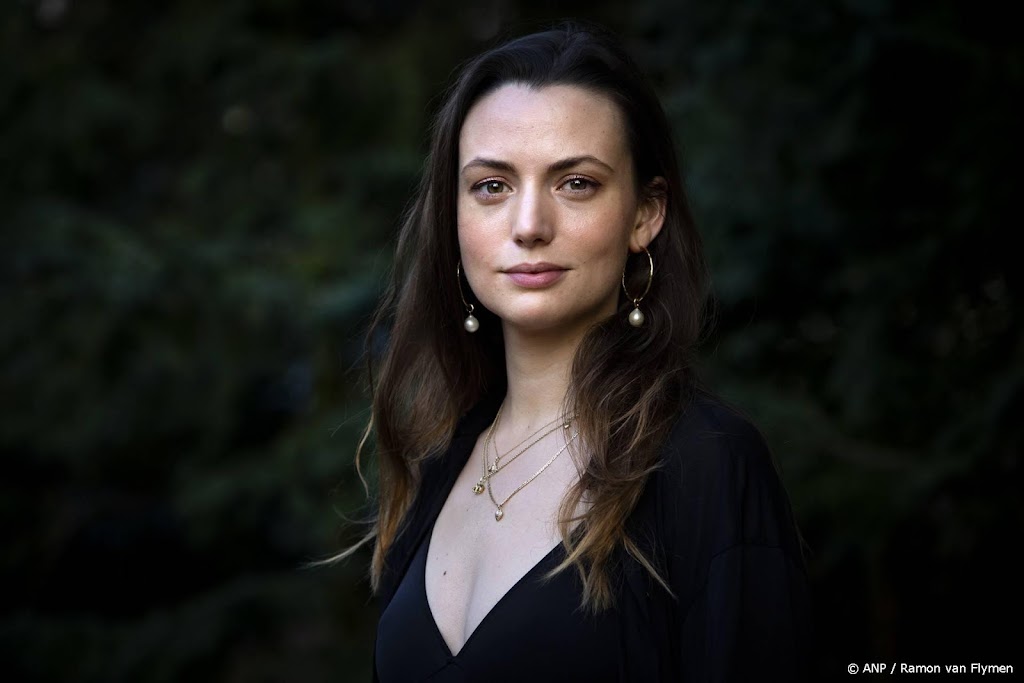 Gite Jansen Processes The Idea For Film Script In A First Novel - Ruetir