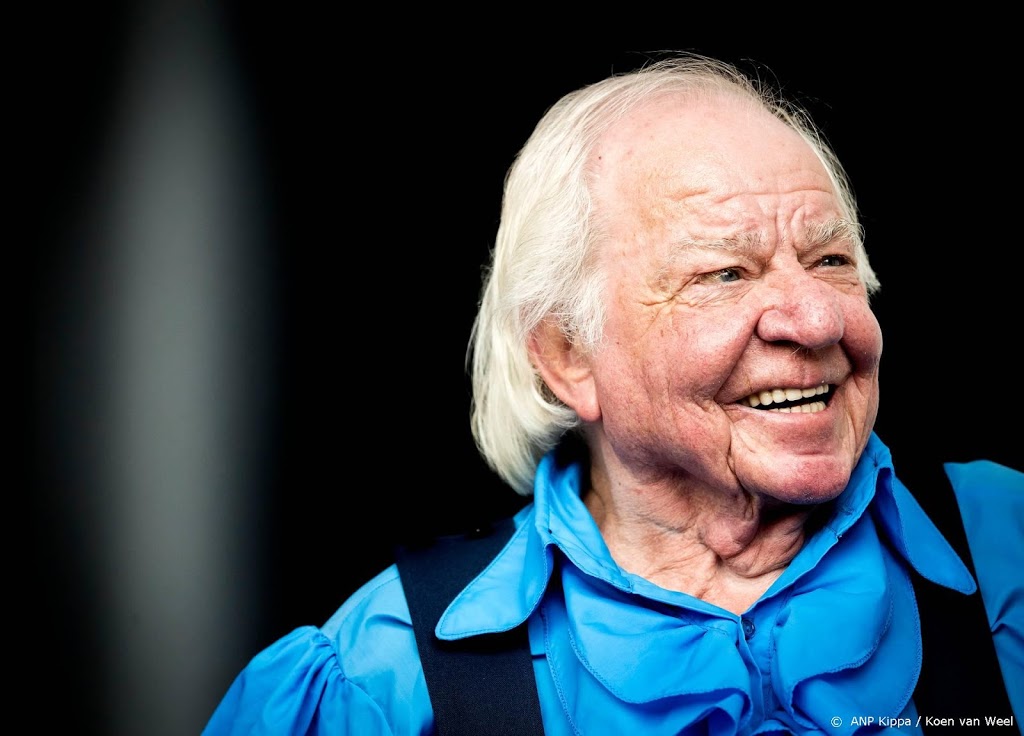 76-jarige Aad van Toor geholpen aan hartproblemen