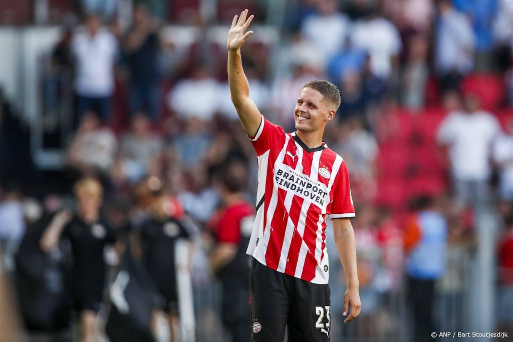PSV breekt contract Veerman open en legt hem tot 2028 vast
