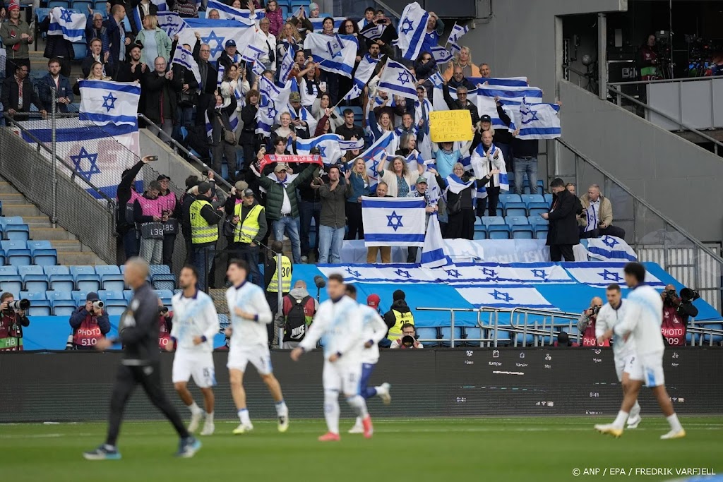 Israel Football Players In Norway Welcomed The Flute Concert - Ruetir