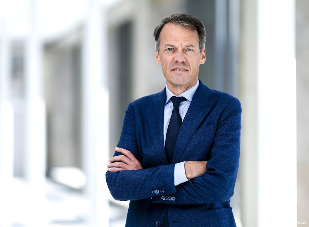 Tijs van den Brink draagt stropdas als symbool voor nieuwe rol ...