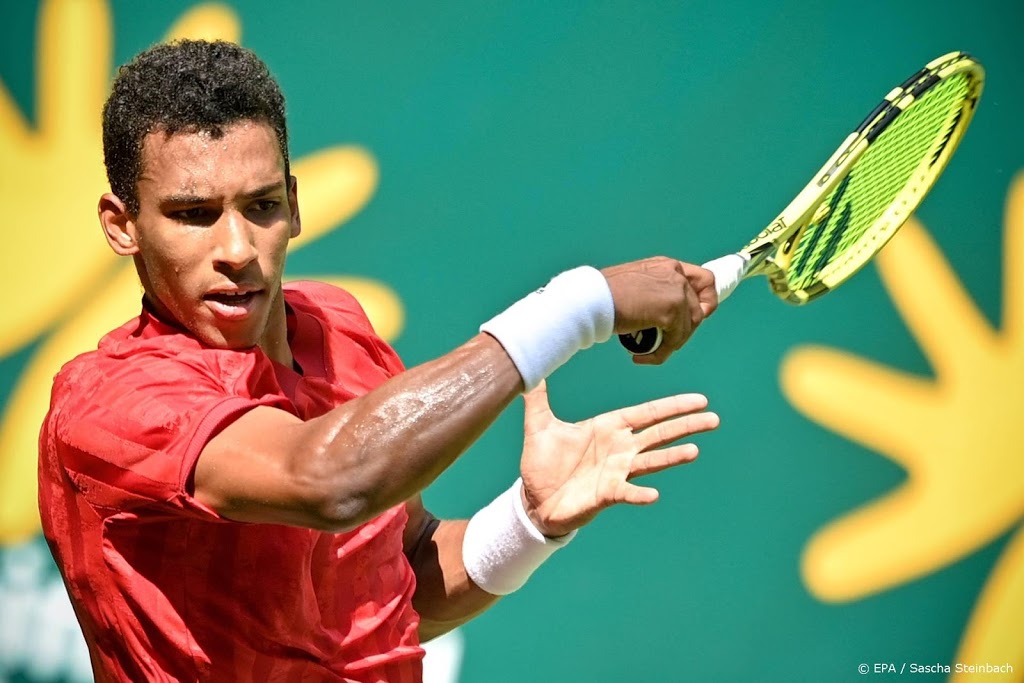 Tennisser Auger-Aliassime schakelt Federer uit in Halle
