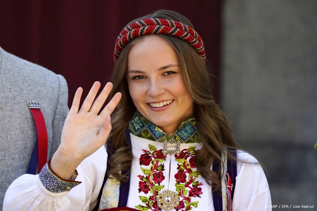 Hof deelt foto's van jarige Ingrid Alexandra in dierentuin Sydney