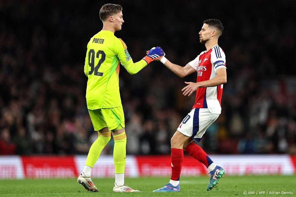 Arsenal met 16-jarige keeper Porter door in League Cup