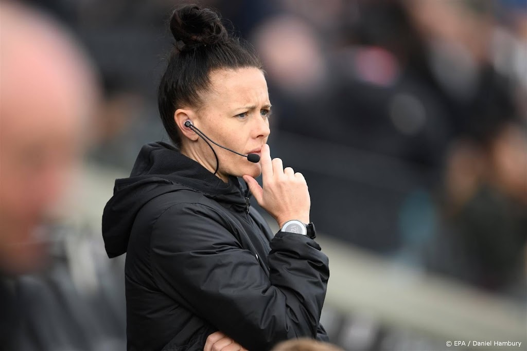 Engelse voetbalfans opgepakt voor beledigen vrouwelijke arbiter