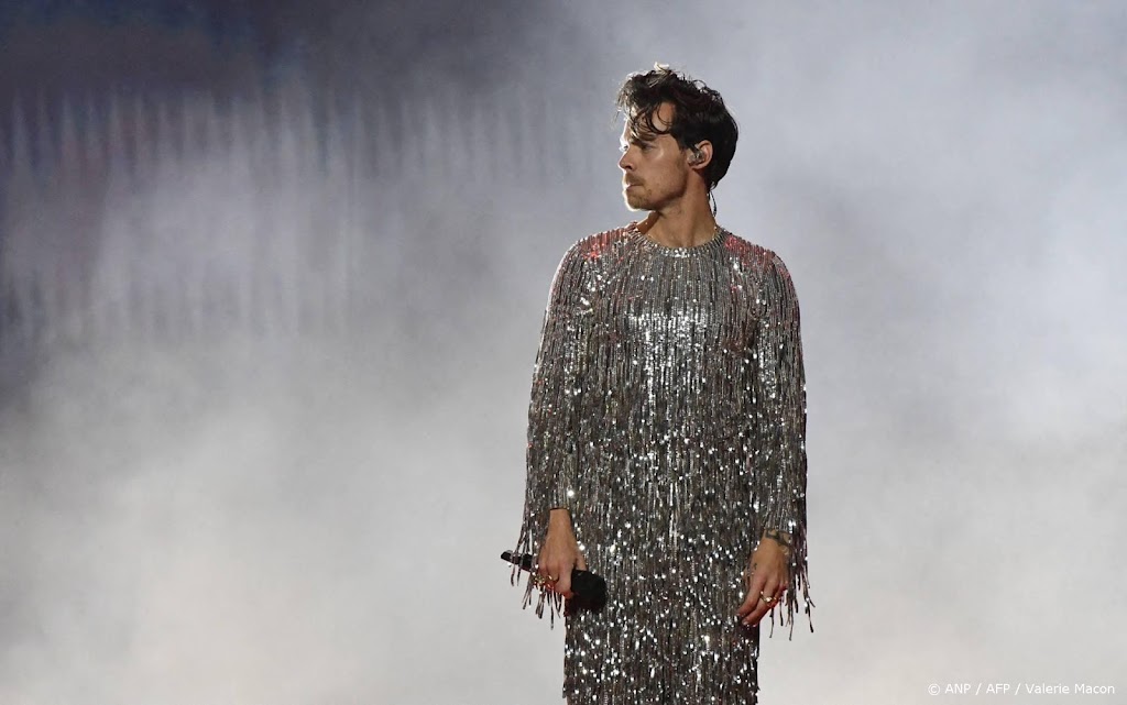 Harry Styles en Doechii reiken Grammy's uit