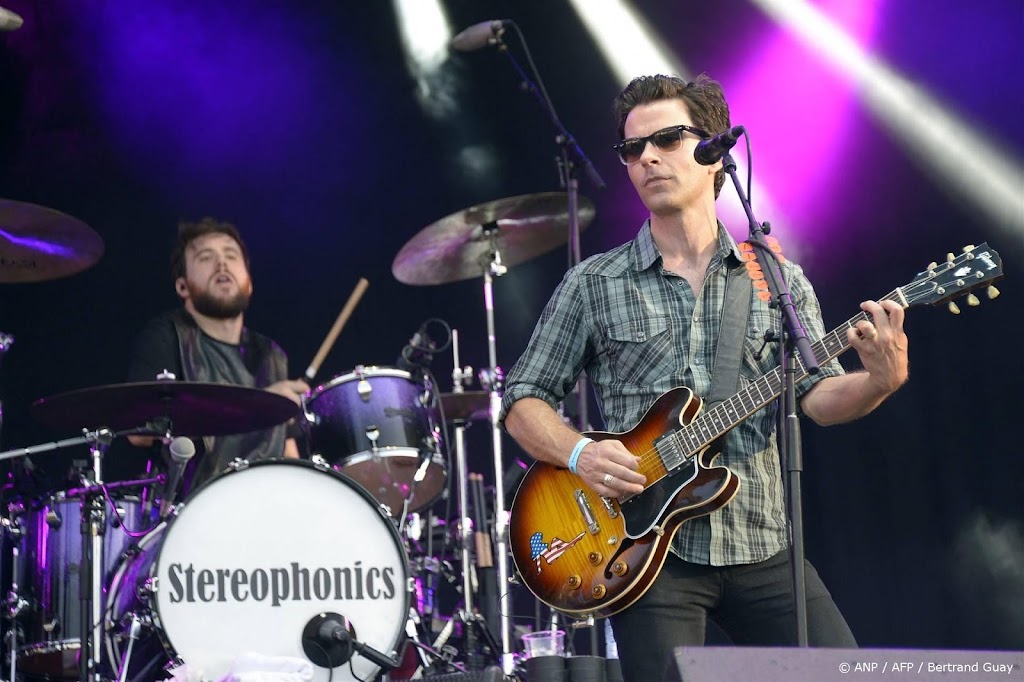 Stereophonics-drummer Jamie Morrison vlak voor optreden naar ziekenhuis ...