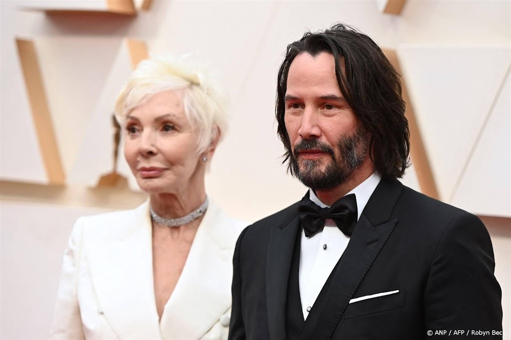 Keanu Reeves draagt nieuwe roman op aan moeder Patricia