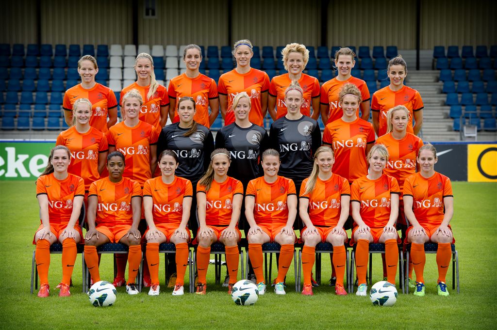 Voetbalvrouwen winnen uitzwaaiwedstrijd | RTL Nieuws | RTL.nl