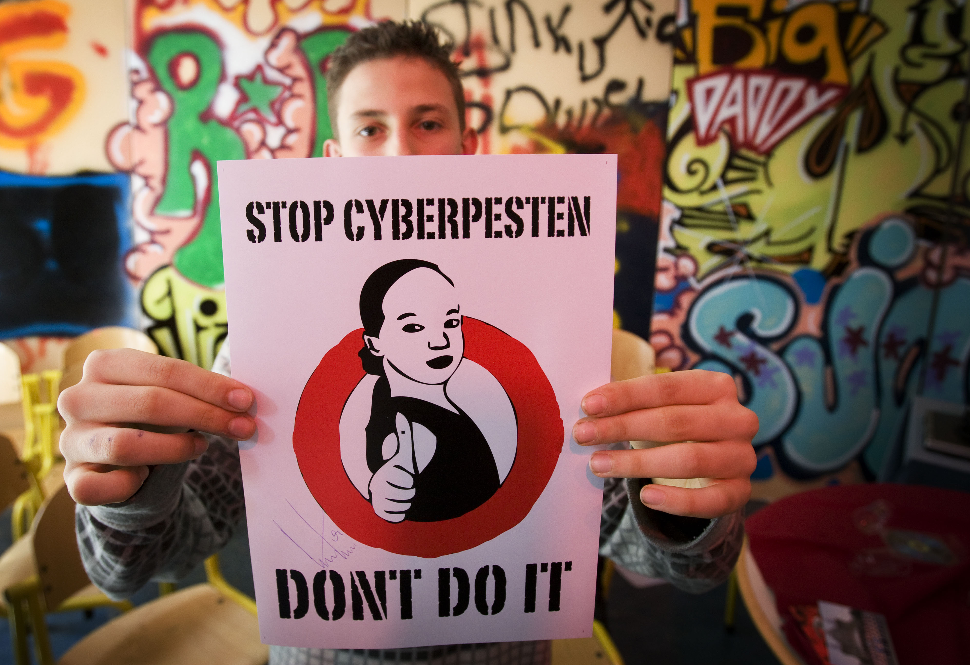 Stop Cyberpesten Stop Pesten Logo Tekst STOP PESTEN'' Buttons Klein