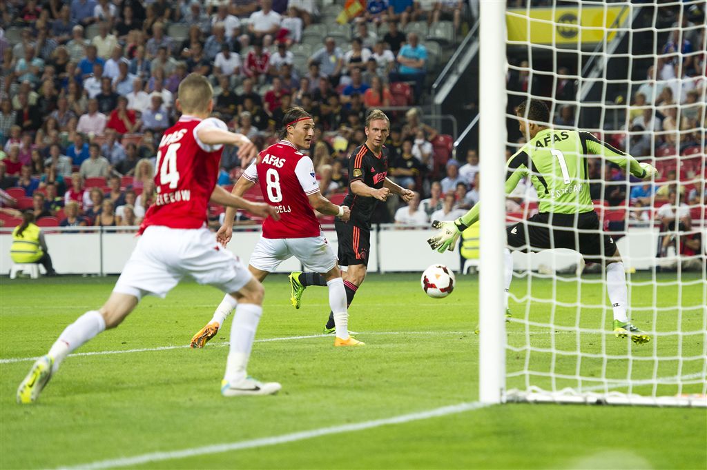 Verbeek moppert weer op KNVB | RTL Nieuws | RTL.nl