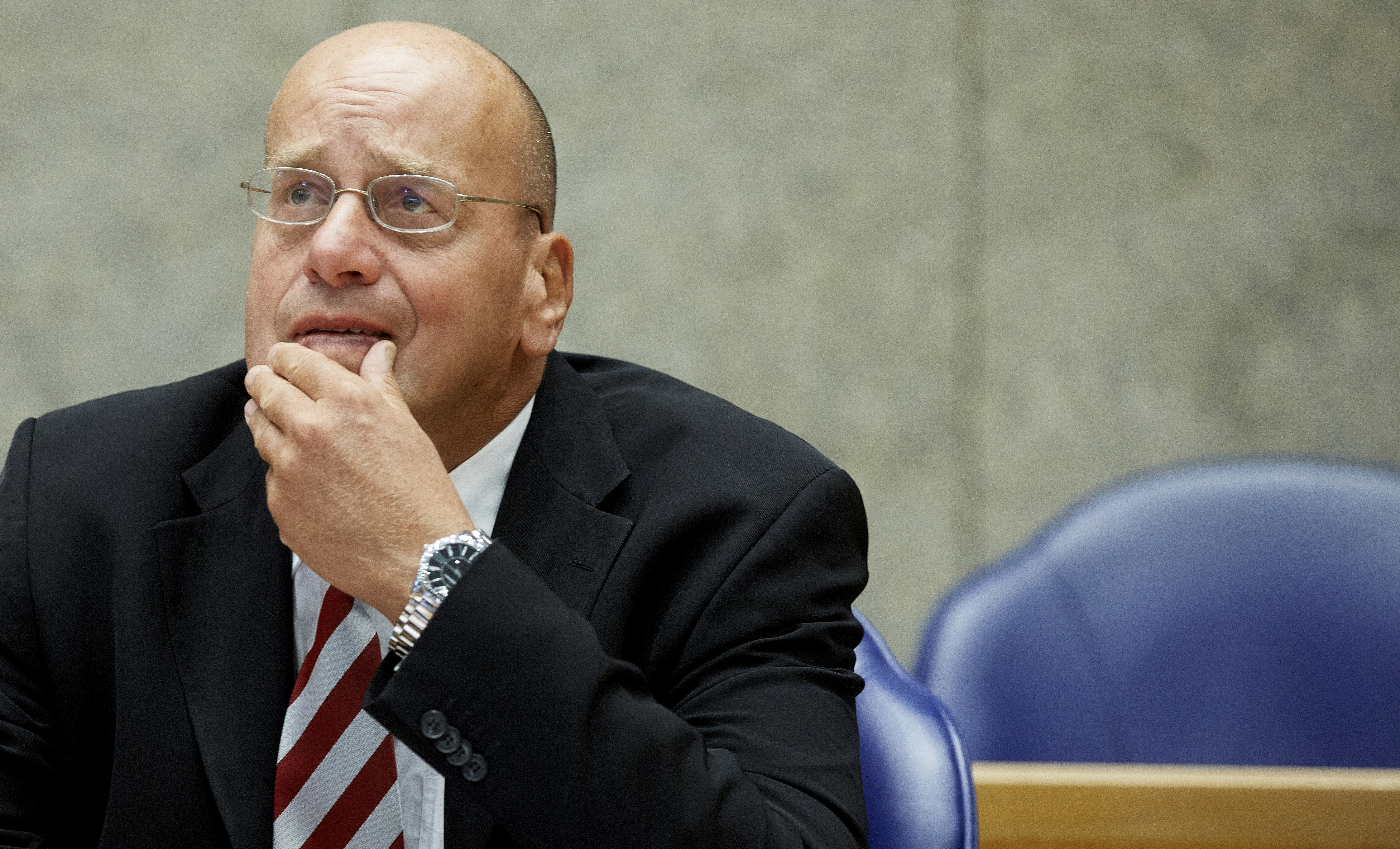 Teeven: Gezinnen bij uitzondering in vreemdelingenbewaring