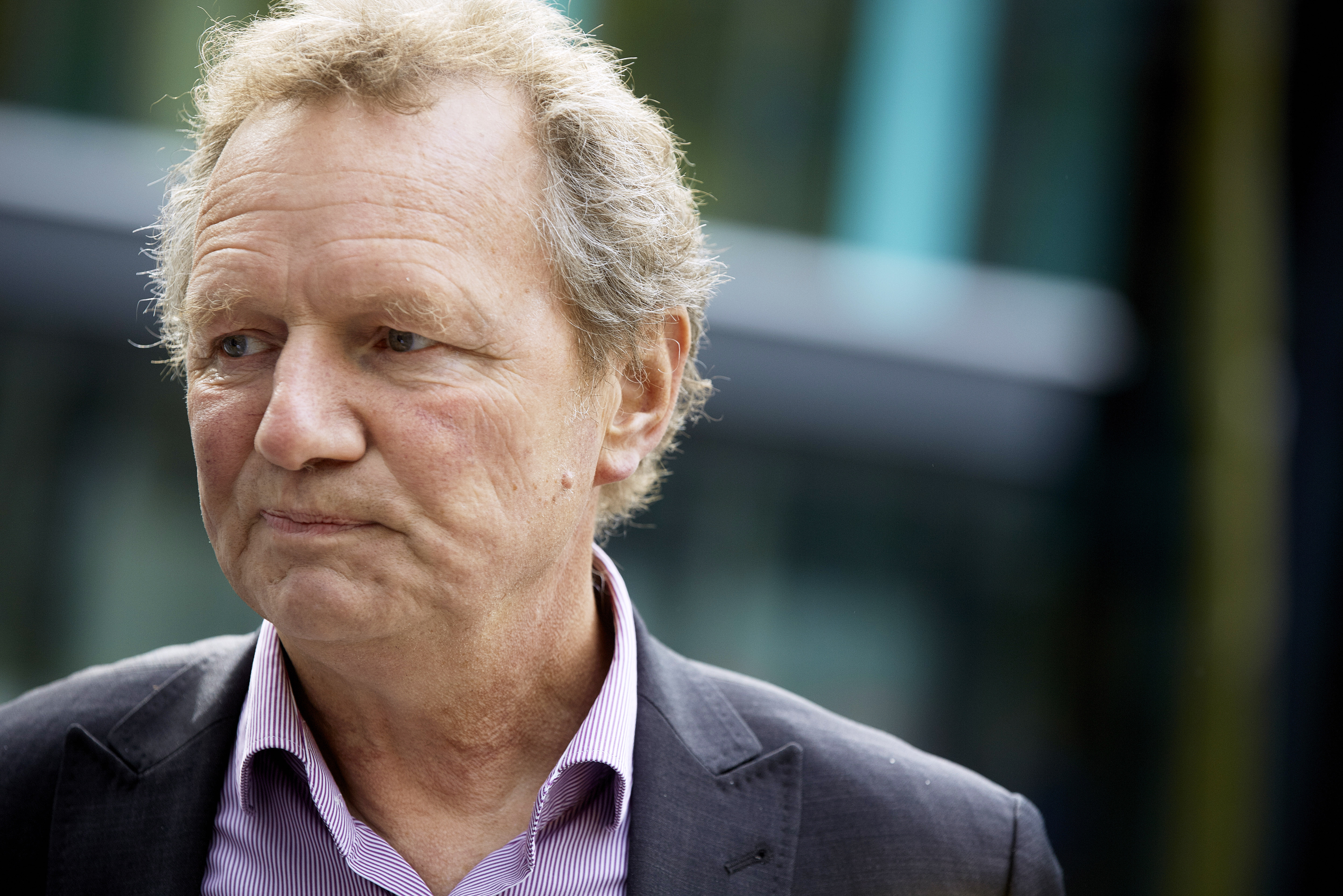 'PVV niet isoleren of negeren'