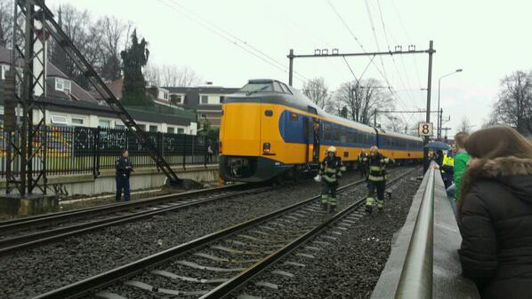 Twee mensen met klachten in ontspoorde trein