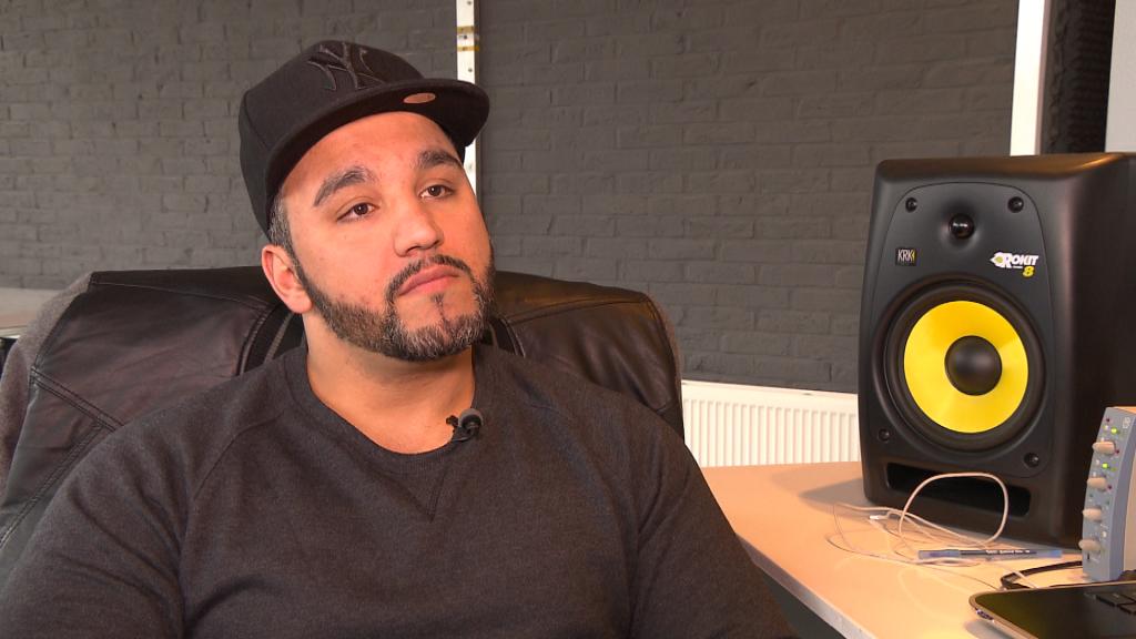 Rapper Hozny: Ik zie het als kunstvorm | RTL Nieuws | RTL.nl