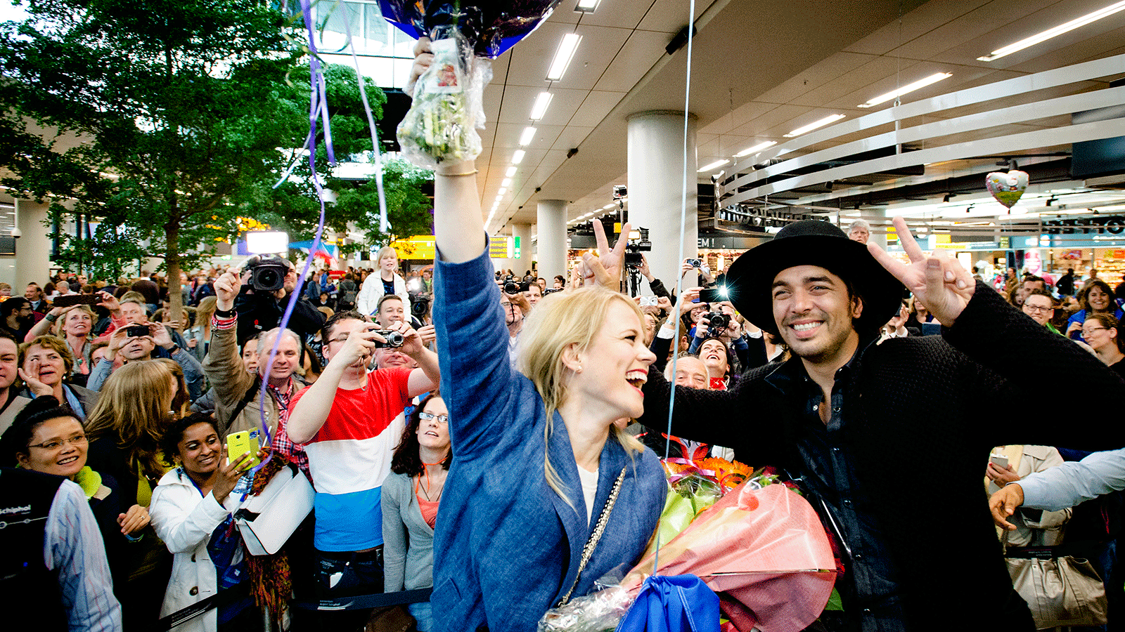 Twee vingers in de lucht voor Ilse en Waylon
