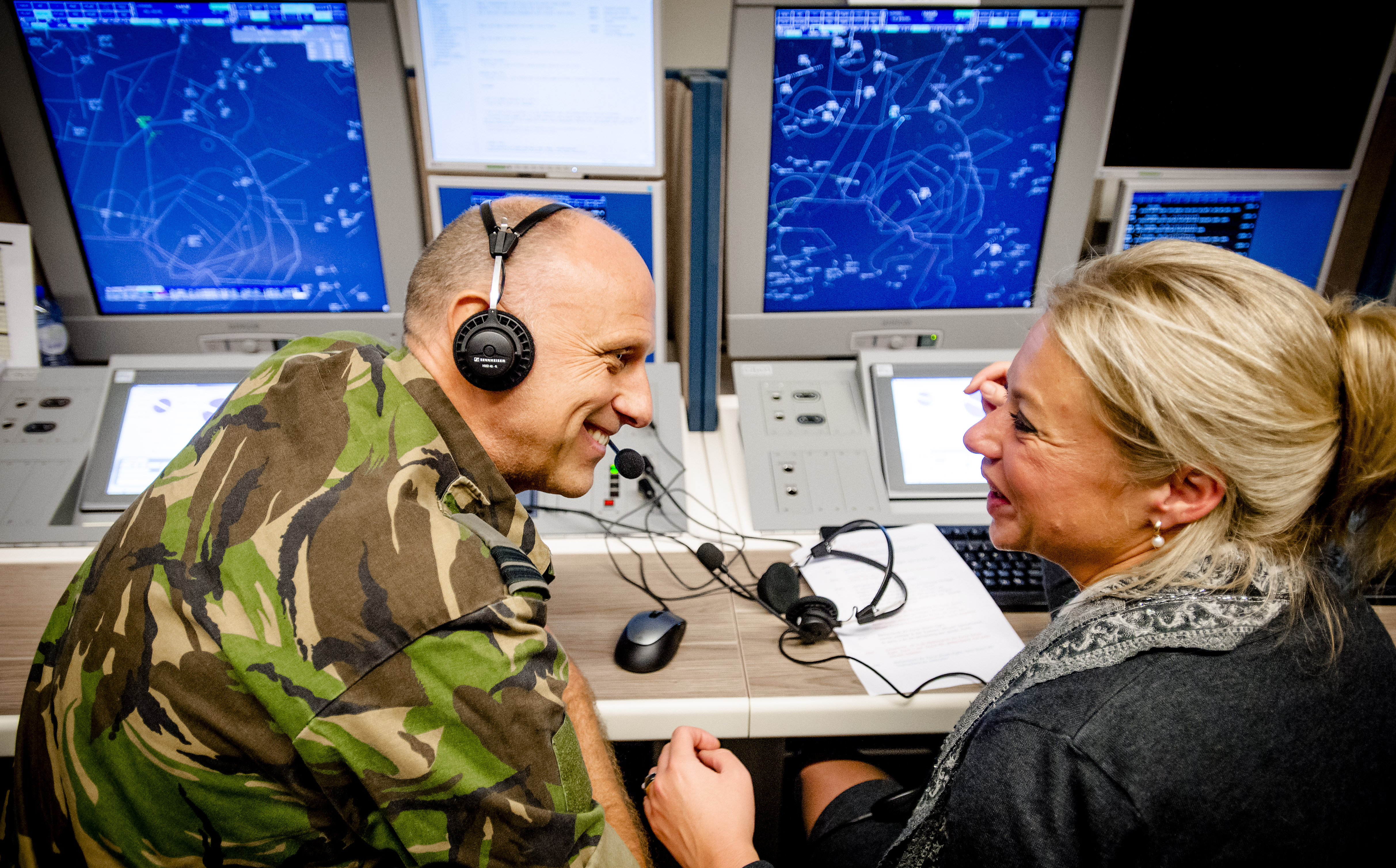 'Alarmbellen' bij Hennis om ICT-problemen Defensie