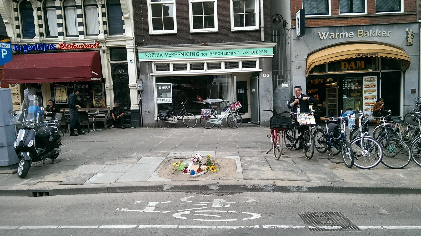 Bloemen voor omgekomen zwerver