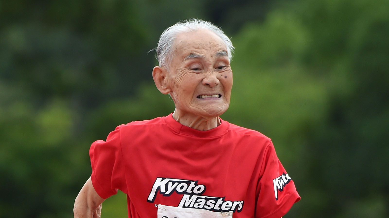 Video: 103-jarige daagt Usain Bolt uit | RTL Nieuws | RTL.nl