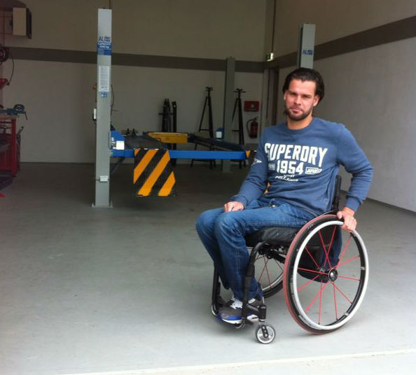 'Ook in een rolstoel kun je auto's repareren'