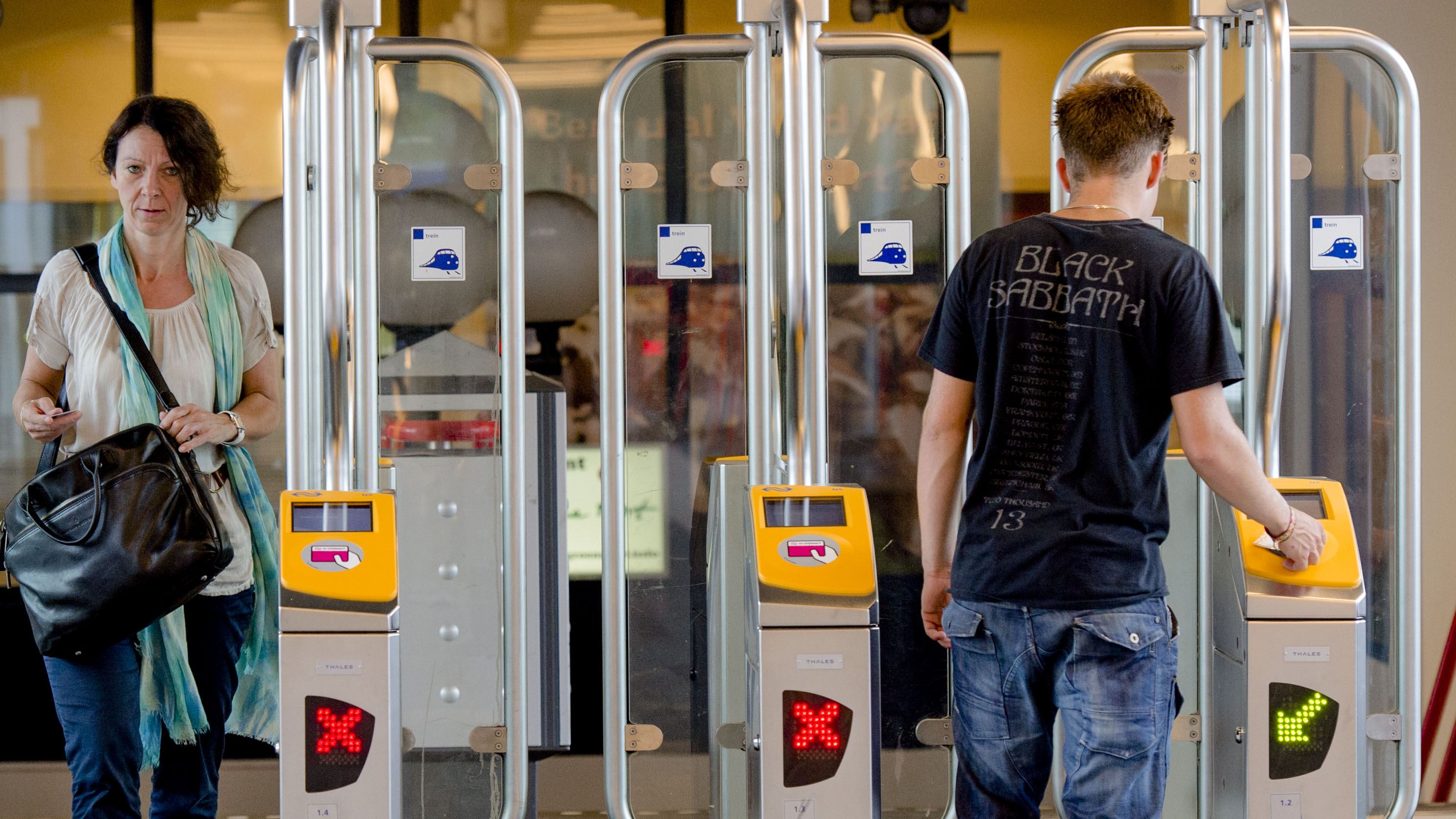 Vanaf dinsdag in heel Nederland inchecken met bankpas in trein