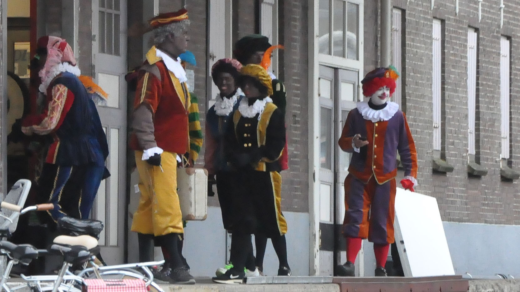 Facebookactie Pietitie maakt bezwaar tegen Witte Piet