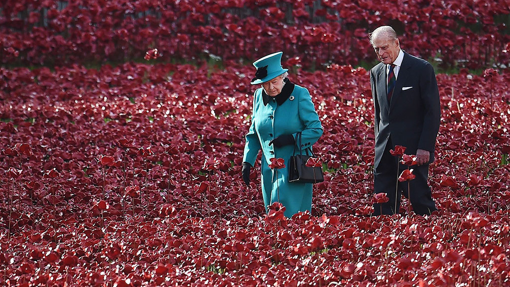 Koningin in 'zee van bloed'