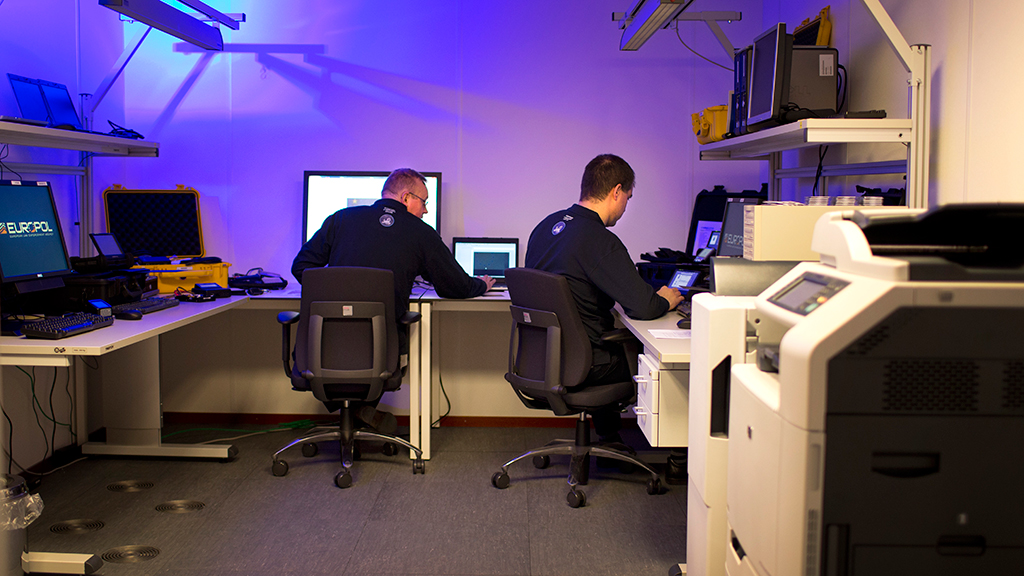 Geheime info moordzaken op Google te vinden