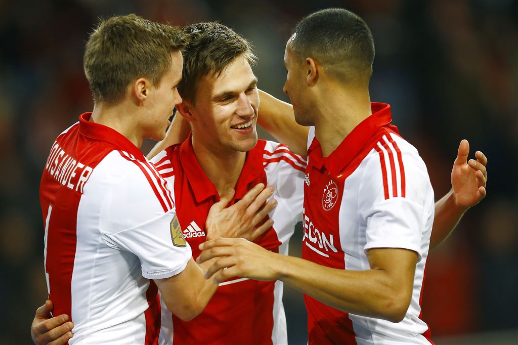 Veltman maakt jubileumgoal voor Ajax | RTL Nieuws | RTL.nl