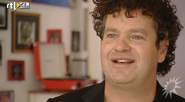 Dirk Zeelenberg aan het werk als trouwambtenaar