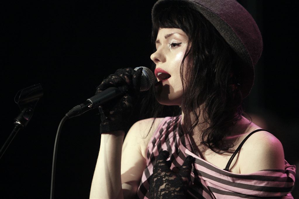 Jenny Lane zingt in omstreden The Interview