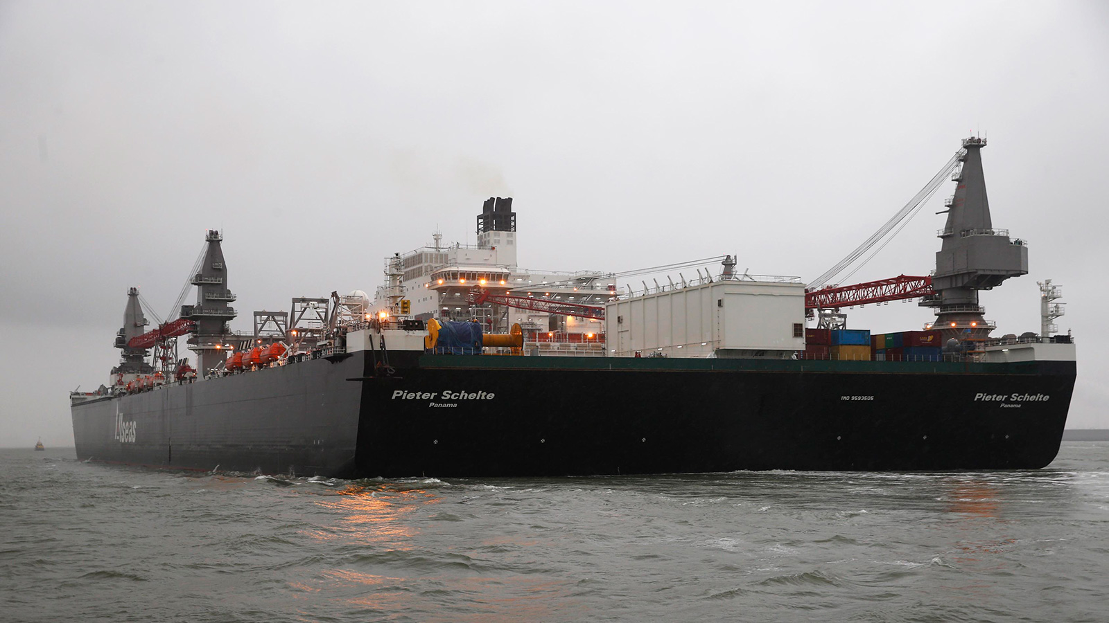 Grootste hefvaartuig ter wereld in Rotterdam