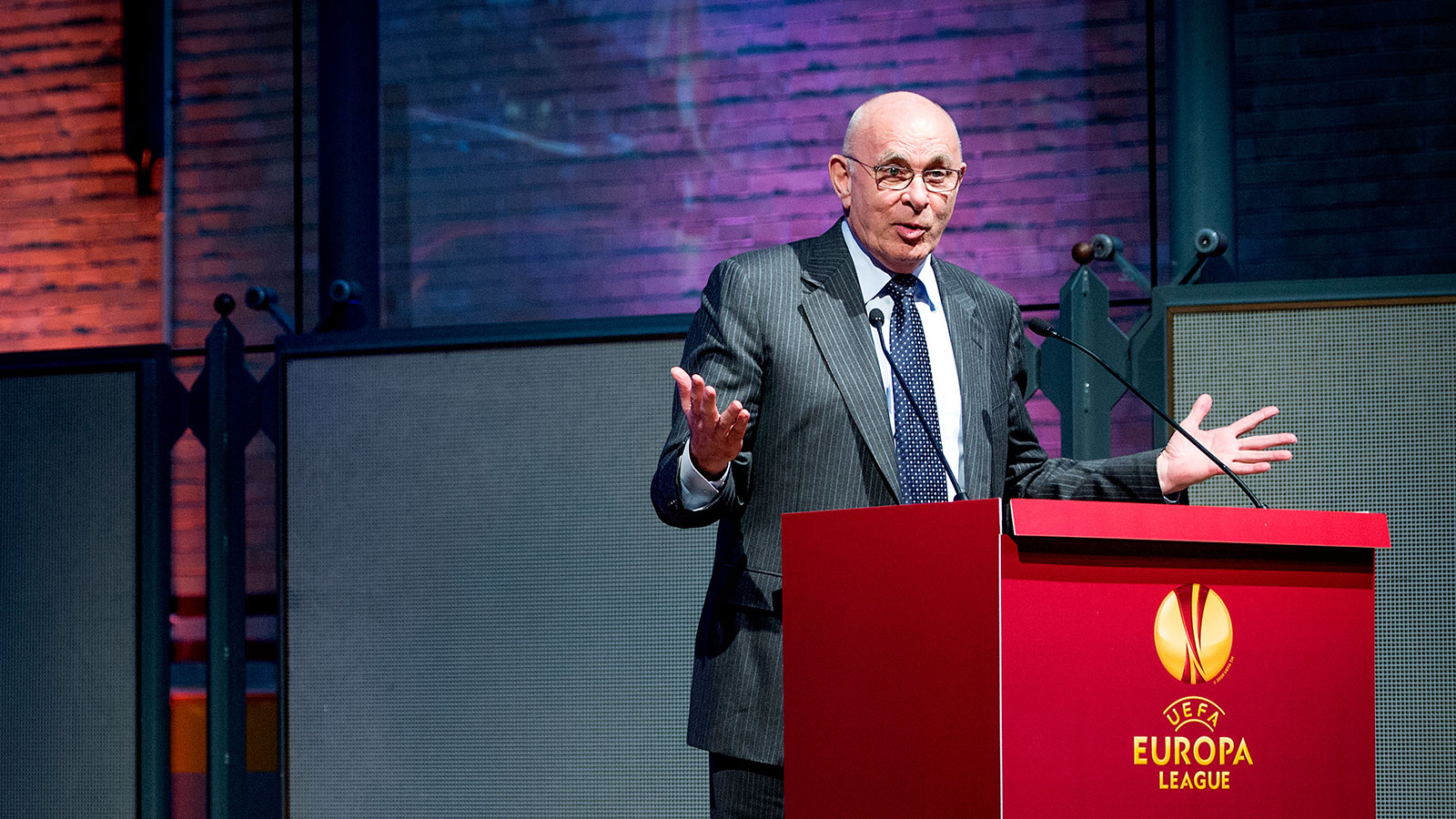 Michael van Praag uitdager Sepp Blatter als voorzitter FIFA