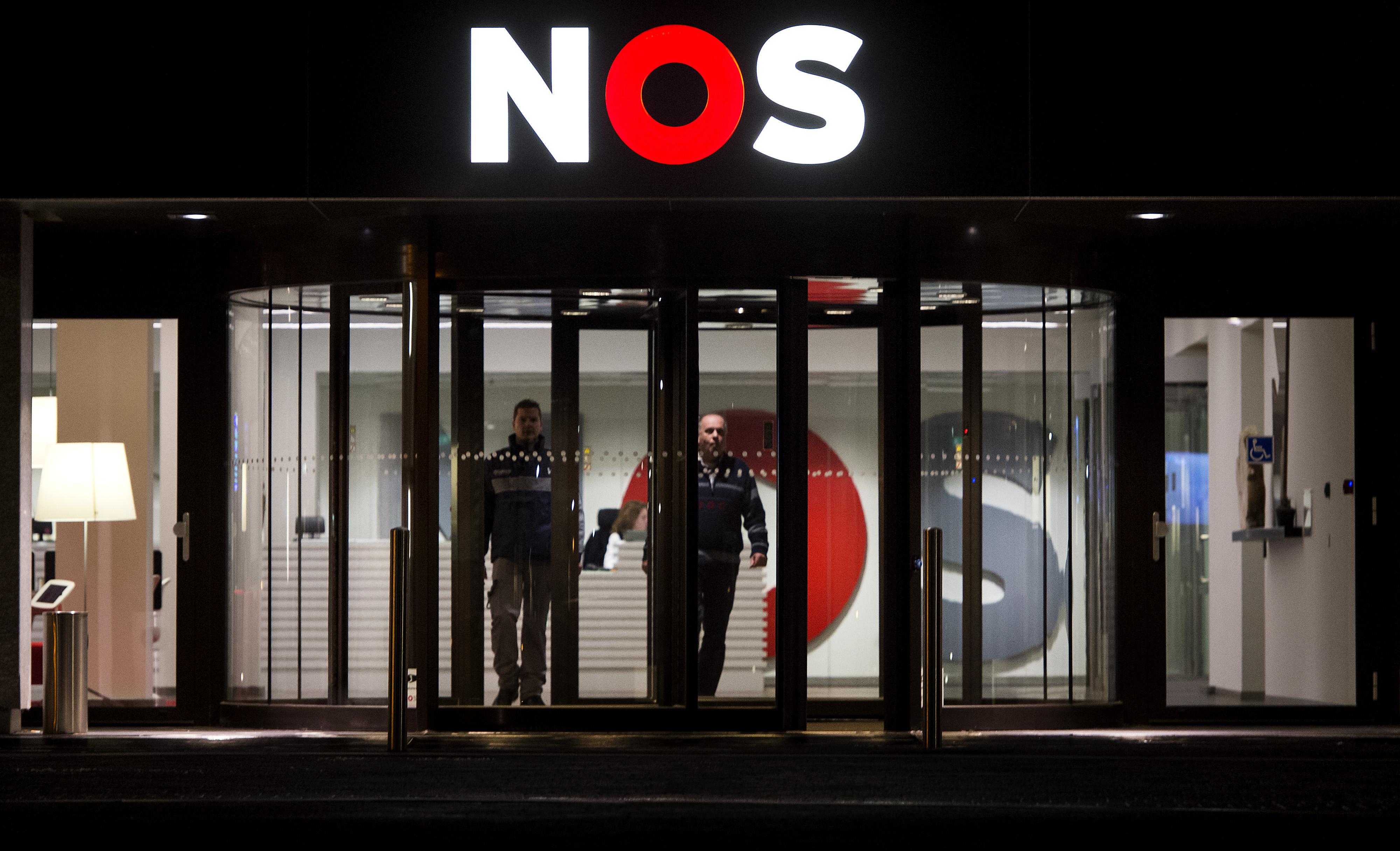 Extra beveiliging ingang NOS-gebouw