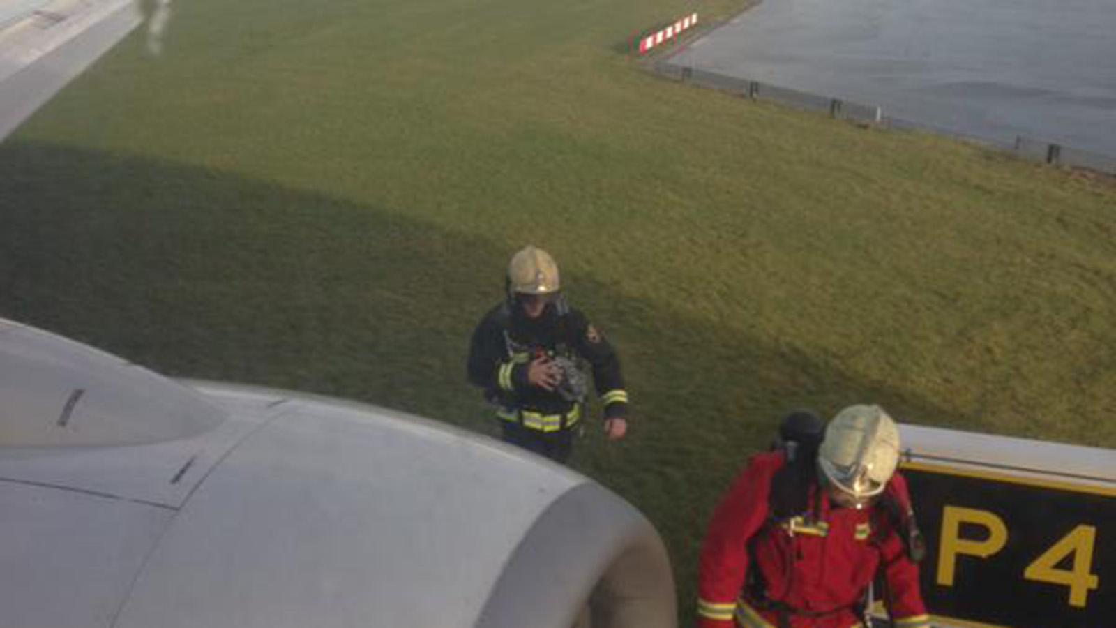 Boeing van KLM naast de baan