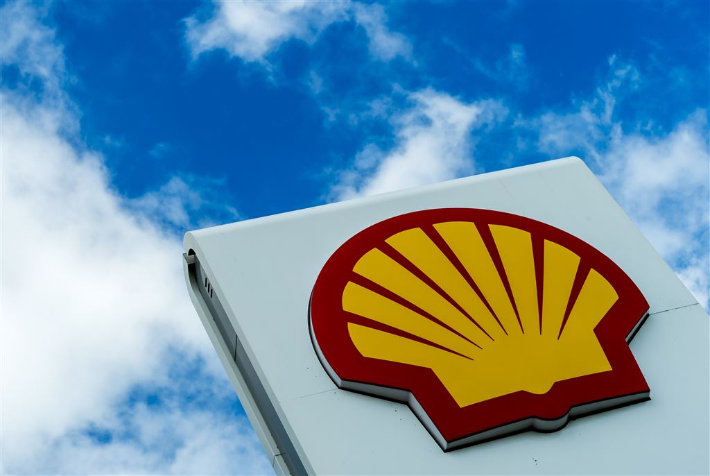 Shell om tafel met bond in VS