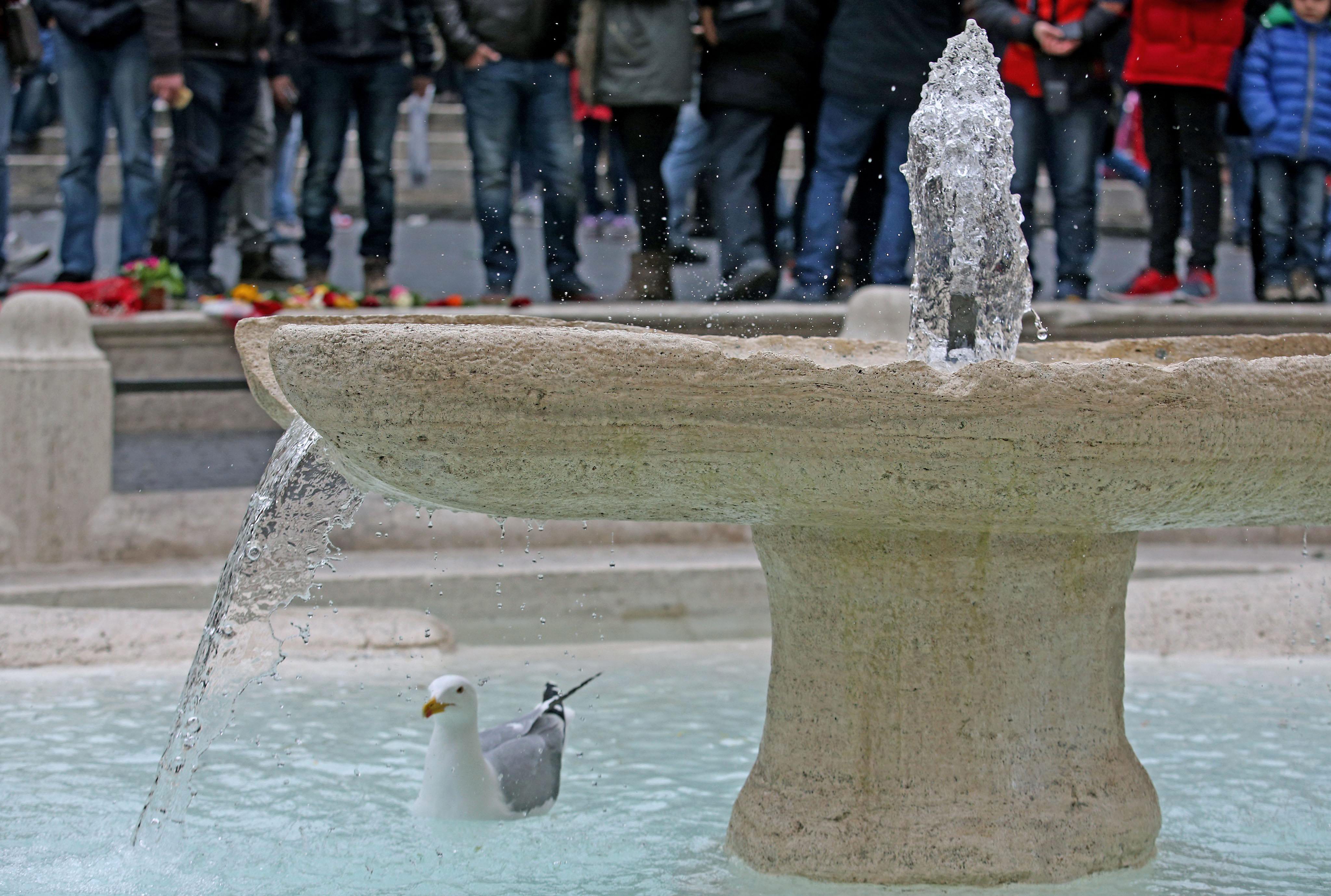 Nederlanders renoveren fontein Rome na Feyenoordrellen