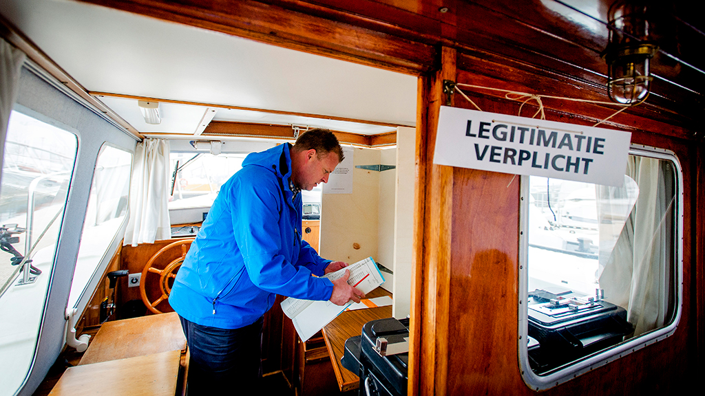 Stemmen op een bootje