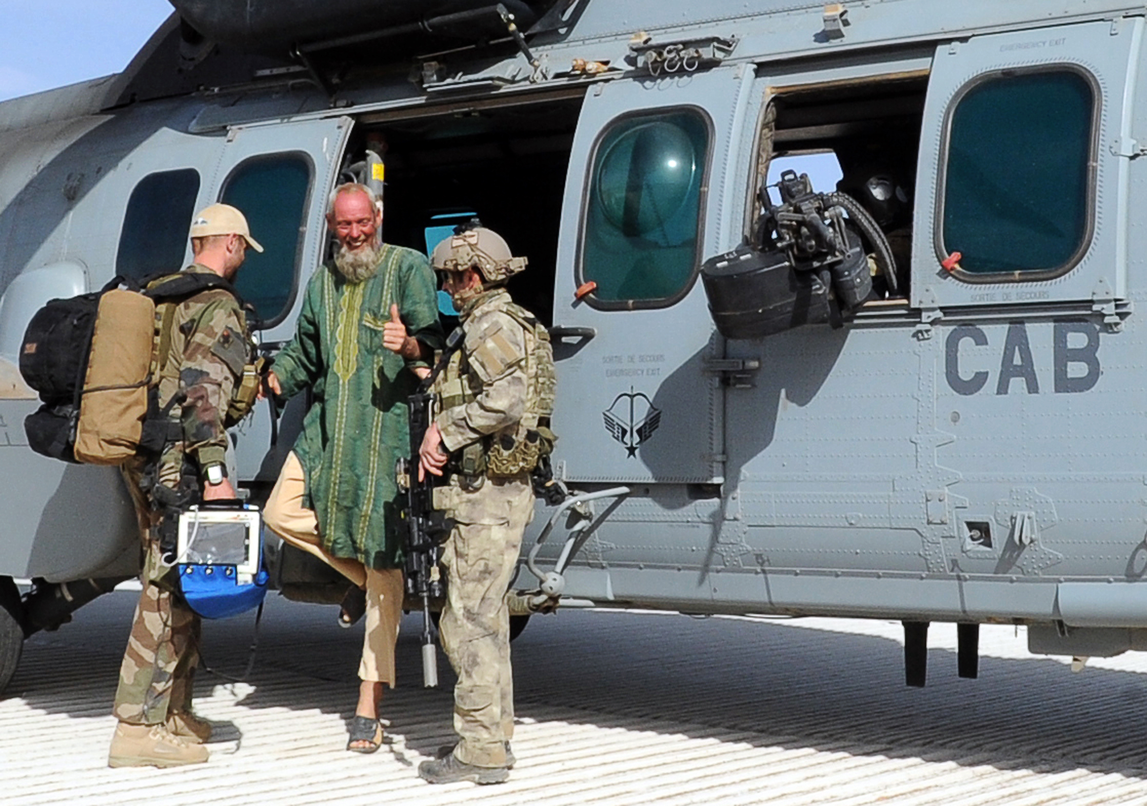 Gijzelaar Sjaak Rijke onderweg naar Nederland
