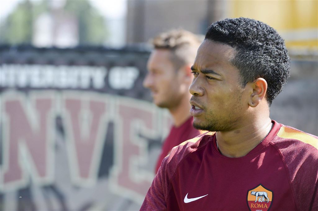 Emanuelson houdt deur naar Ajax open