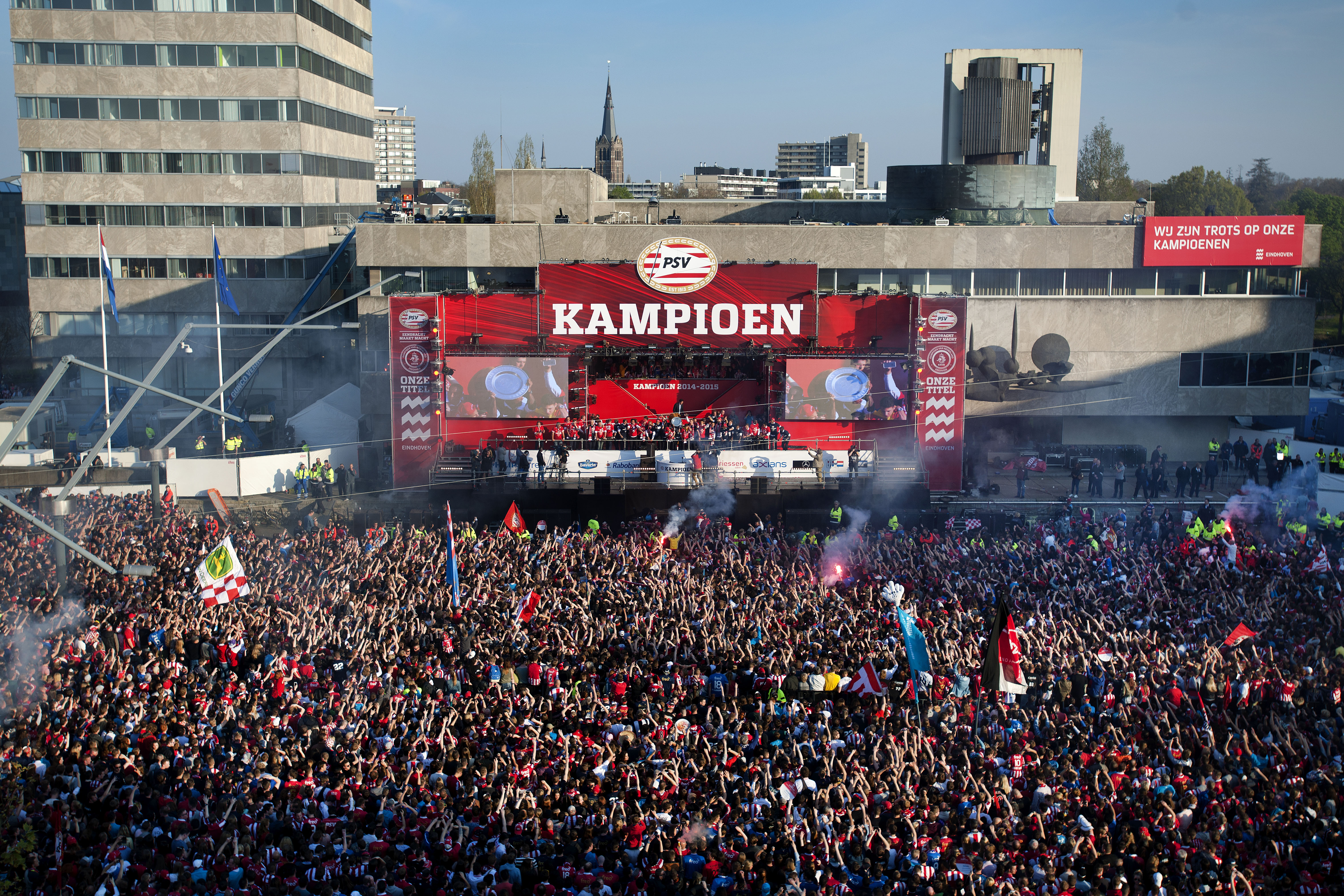 Huldiging PSV: 'Hier hebben jullie zeven jaar op gewacht!'