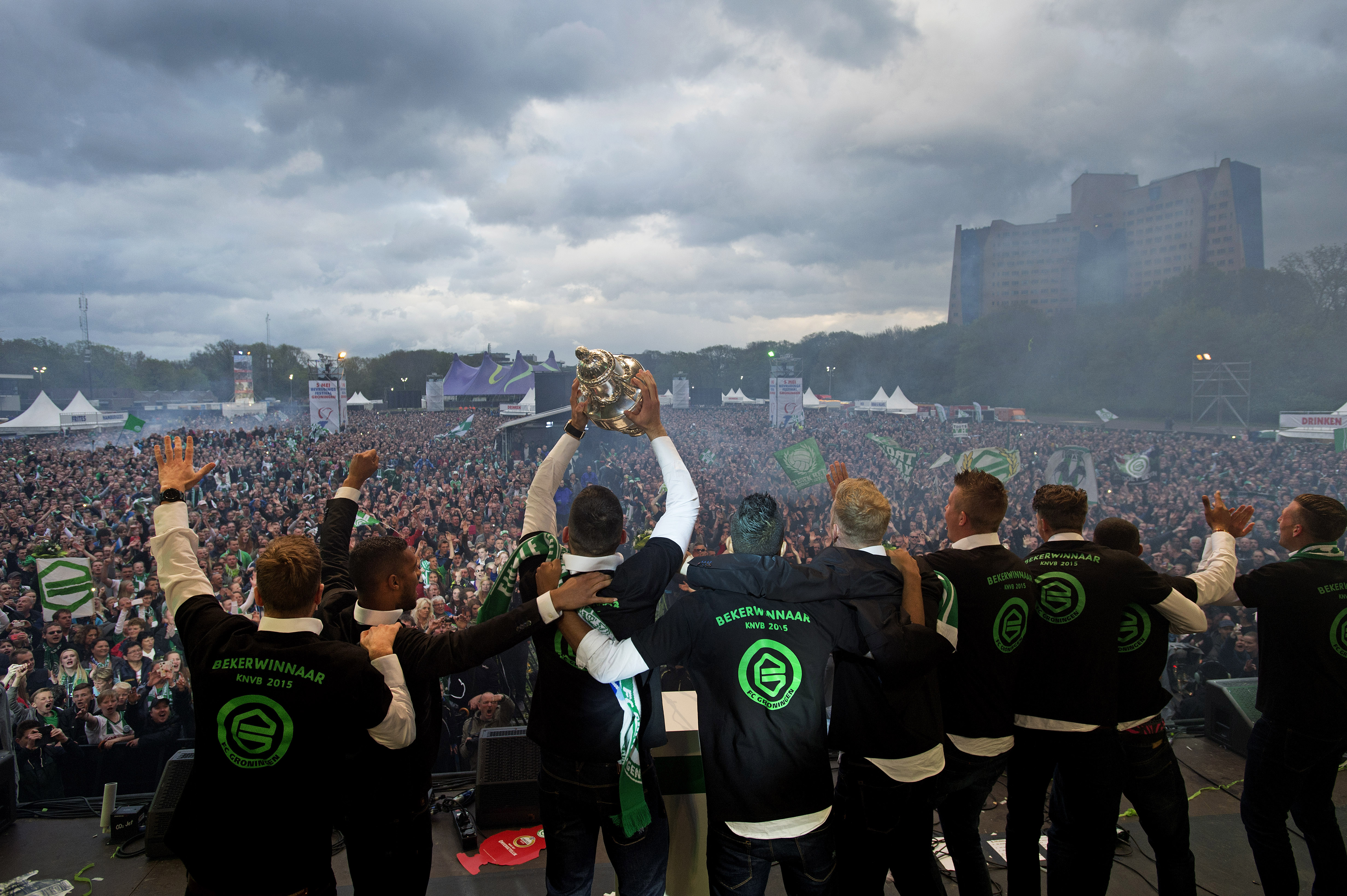 FC Groningen viert feest met tienduizenden supporters