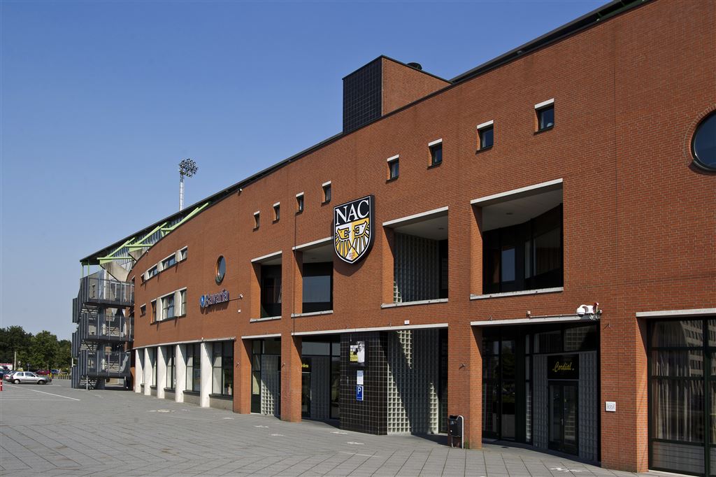 Enkelblessure NAC-verdediger Van der Weg