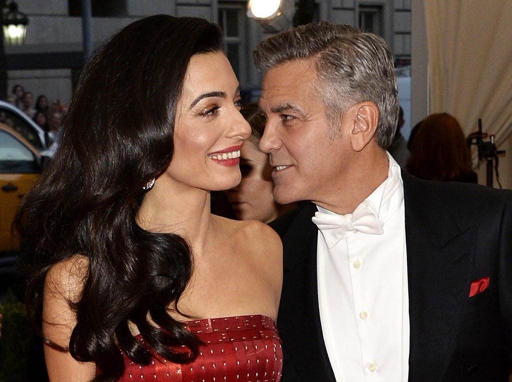 George Clooney laat Amal zijn dorp zien