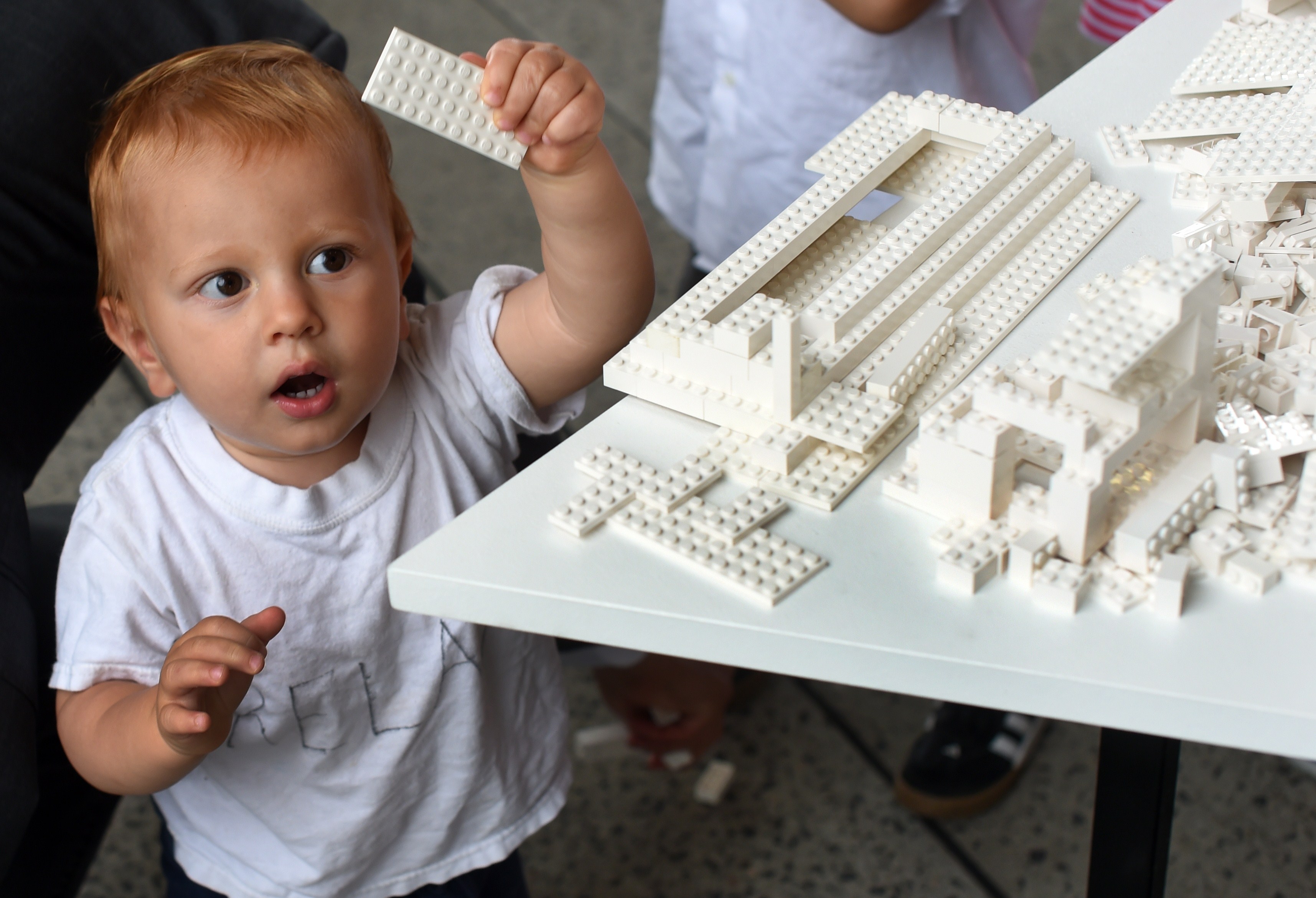 Lego wil stoppen met 'smerige' plastic bouwstenen