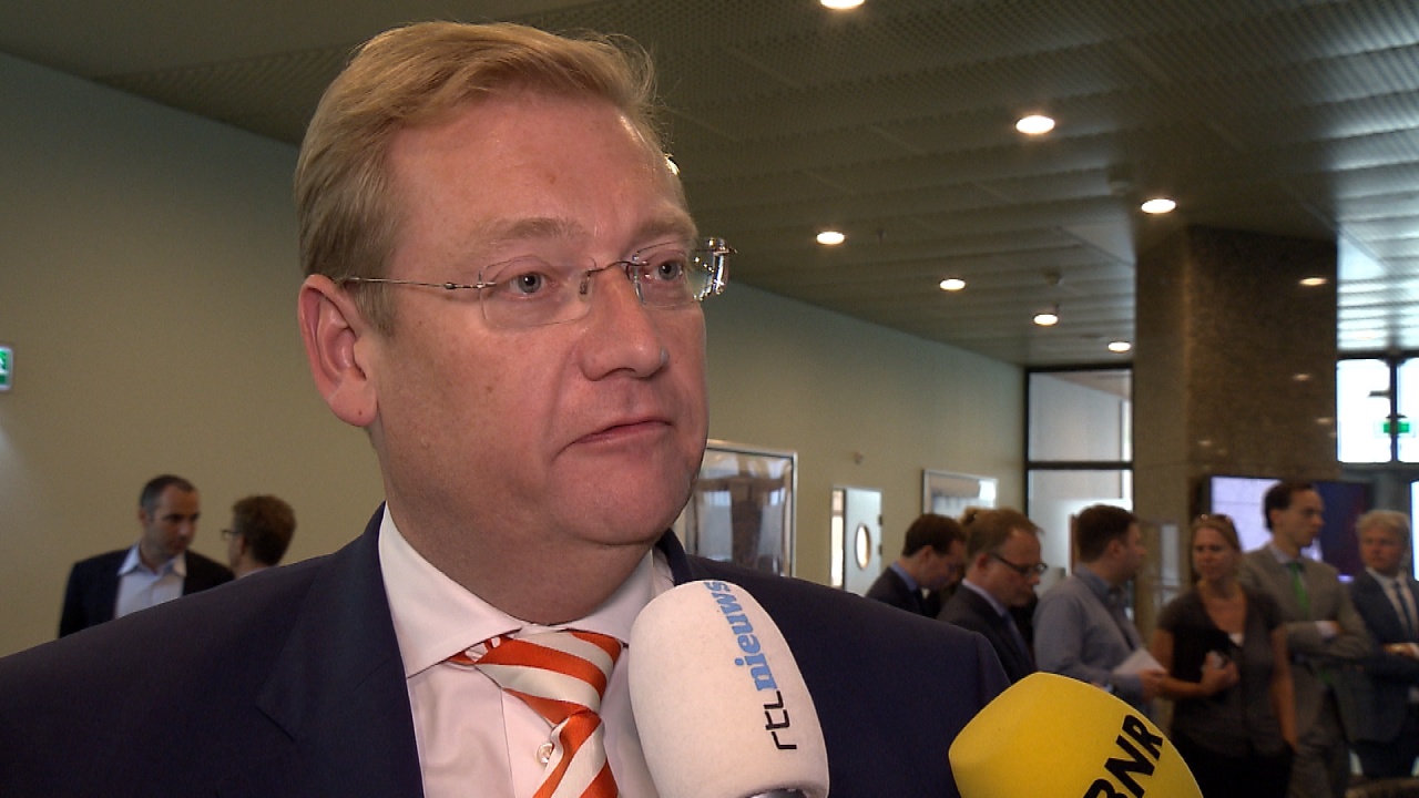 Live: Van der Steur reageert op onderzoek dood Mitch Henriquez