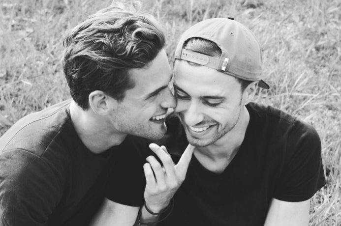 YouTuber Furtjuh showt zijn vriend | RTL.nl